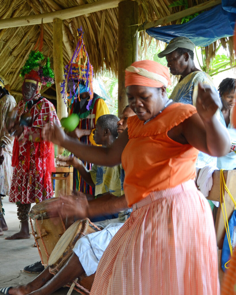 Who Lives in Roatan? Island Demographics - Clearwater Adventures Roatan ...